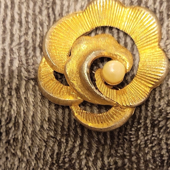 BSK | Jewelry | Vintage Bsk Brooch With Genuine Pearl | Poshmark